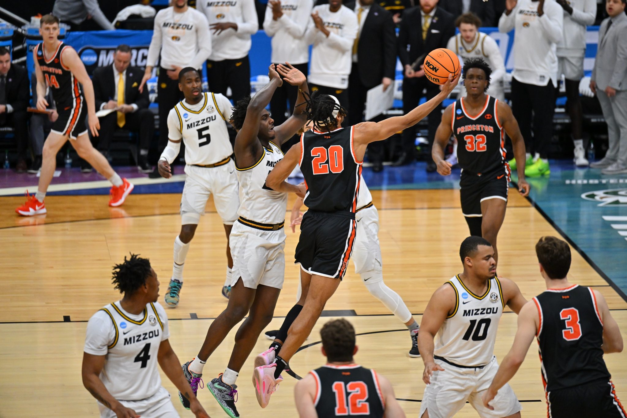 Twinkle Tosan Dances On – Newcastle Eagles