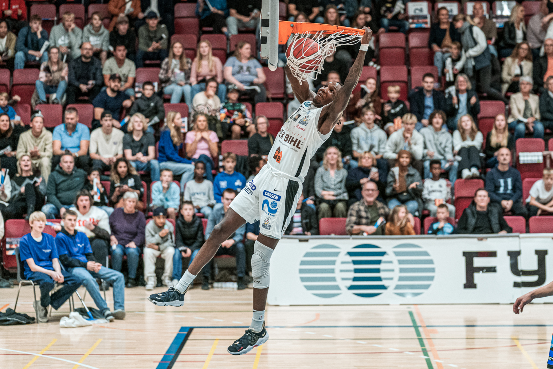 Whitfield Brings The Hustle – Newcastle Eagles