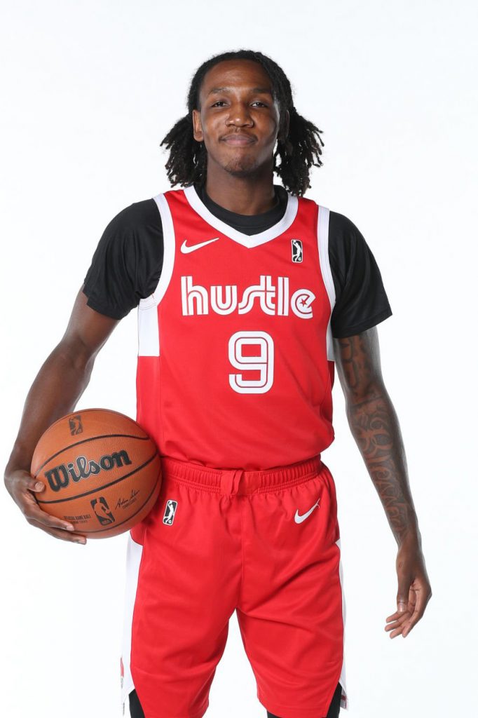 Whitfield Brings The Hustle – Newcastle Eagles